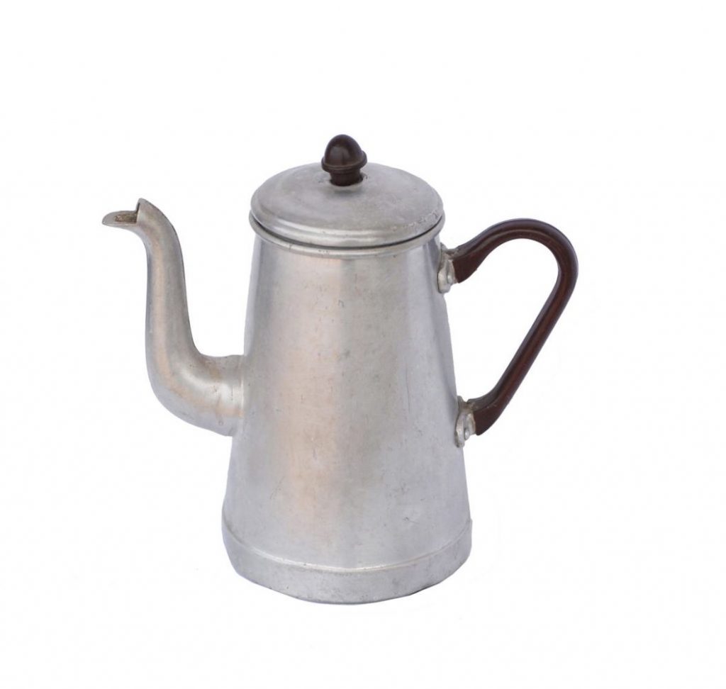 Antigua cafetera de aluminio – LA MODERNA SINGULAR